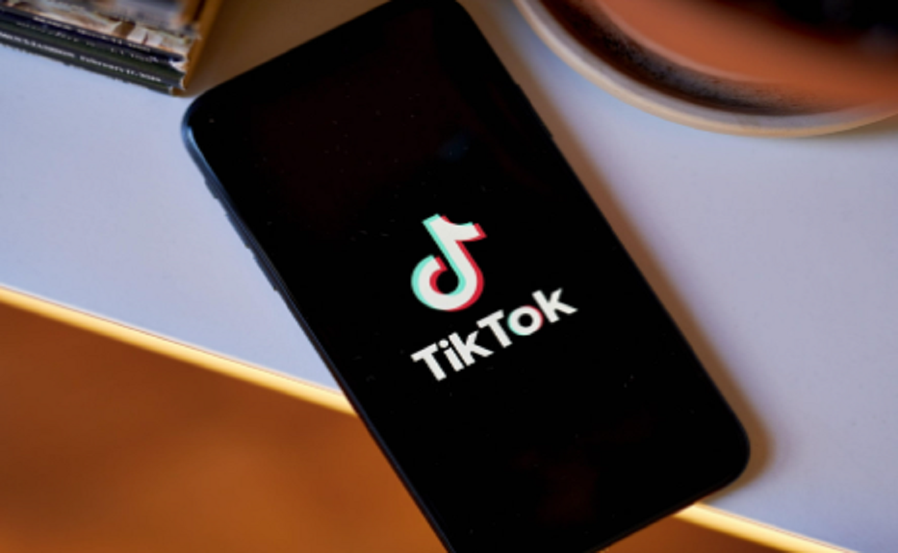 Viral Challenge Chroming On TikTok - All You Need To Know | BrunchVirals